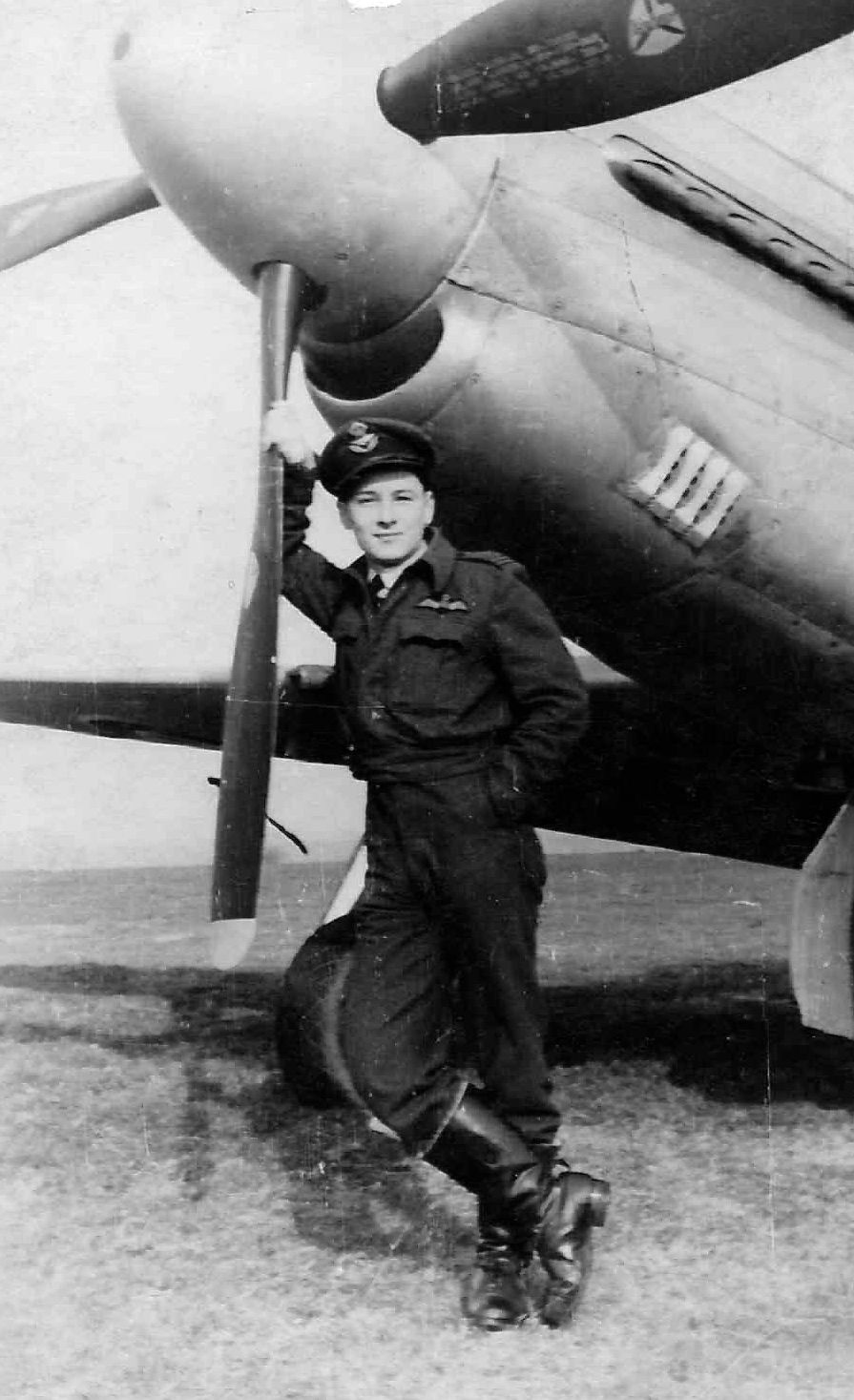 DAILY TELEGRAPH – OBITUARY SQUADRON LEADER PETER HEARNE | GRAHAM PITCHFORK
